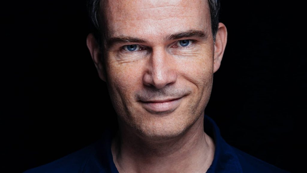 Thomas Borchert | Singer-Songwriter ~ Actor ~ Coach