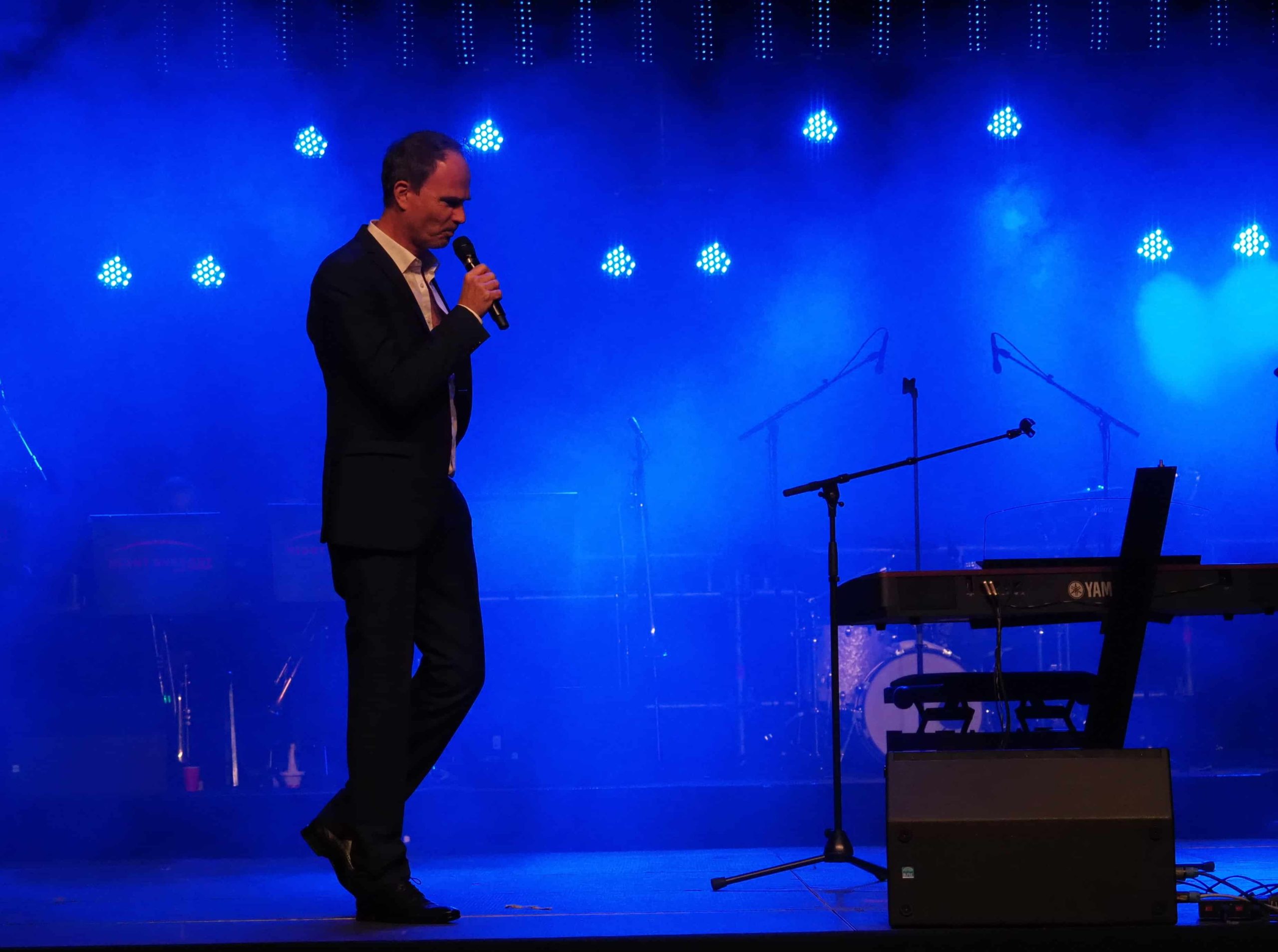 Thomas Borchert | Singer-Songwriter ~ Actor ~ Coach